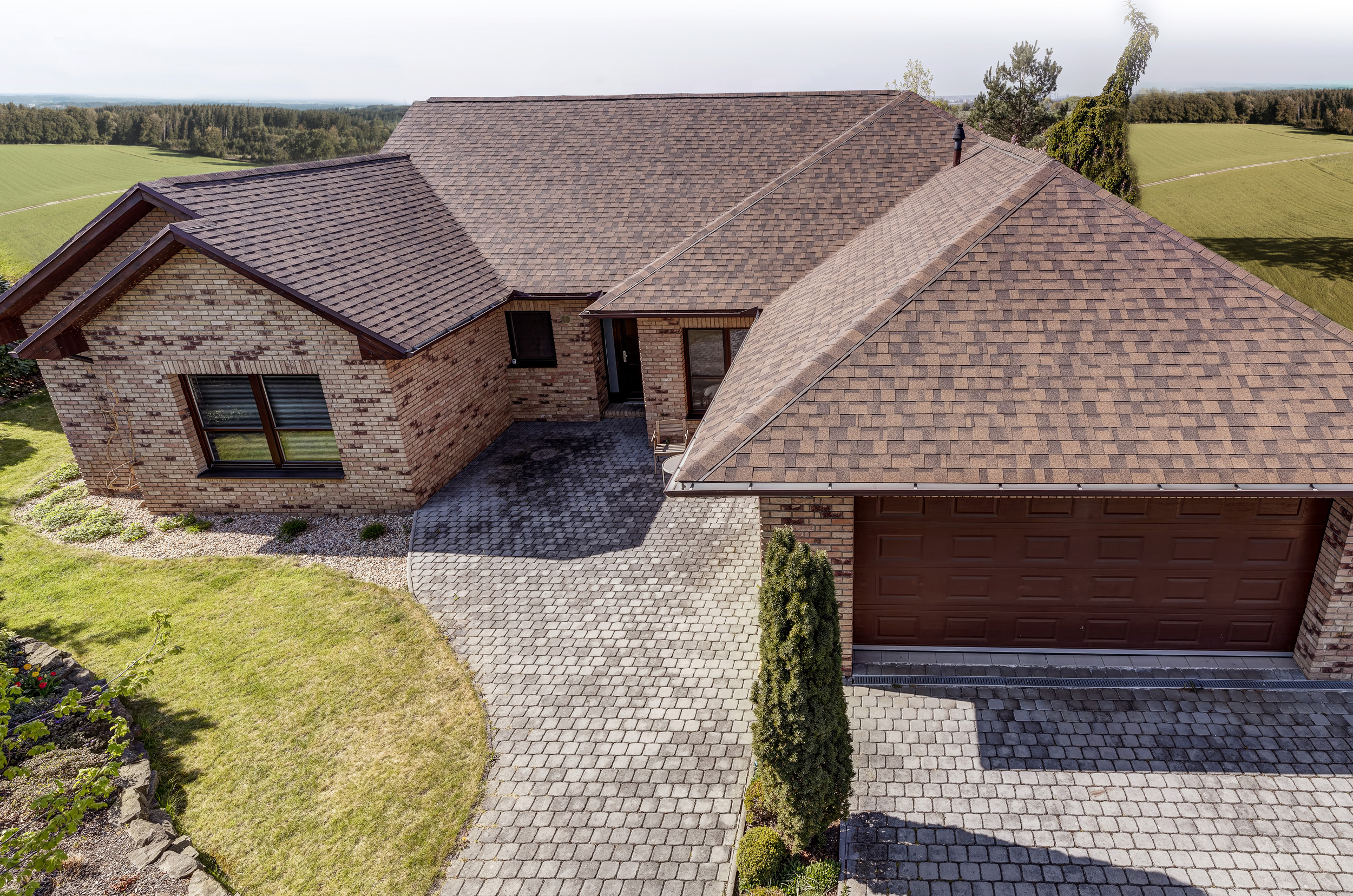 Concrete roof with shingles with Armourbase Thermo AD | IKO